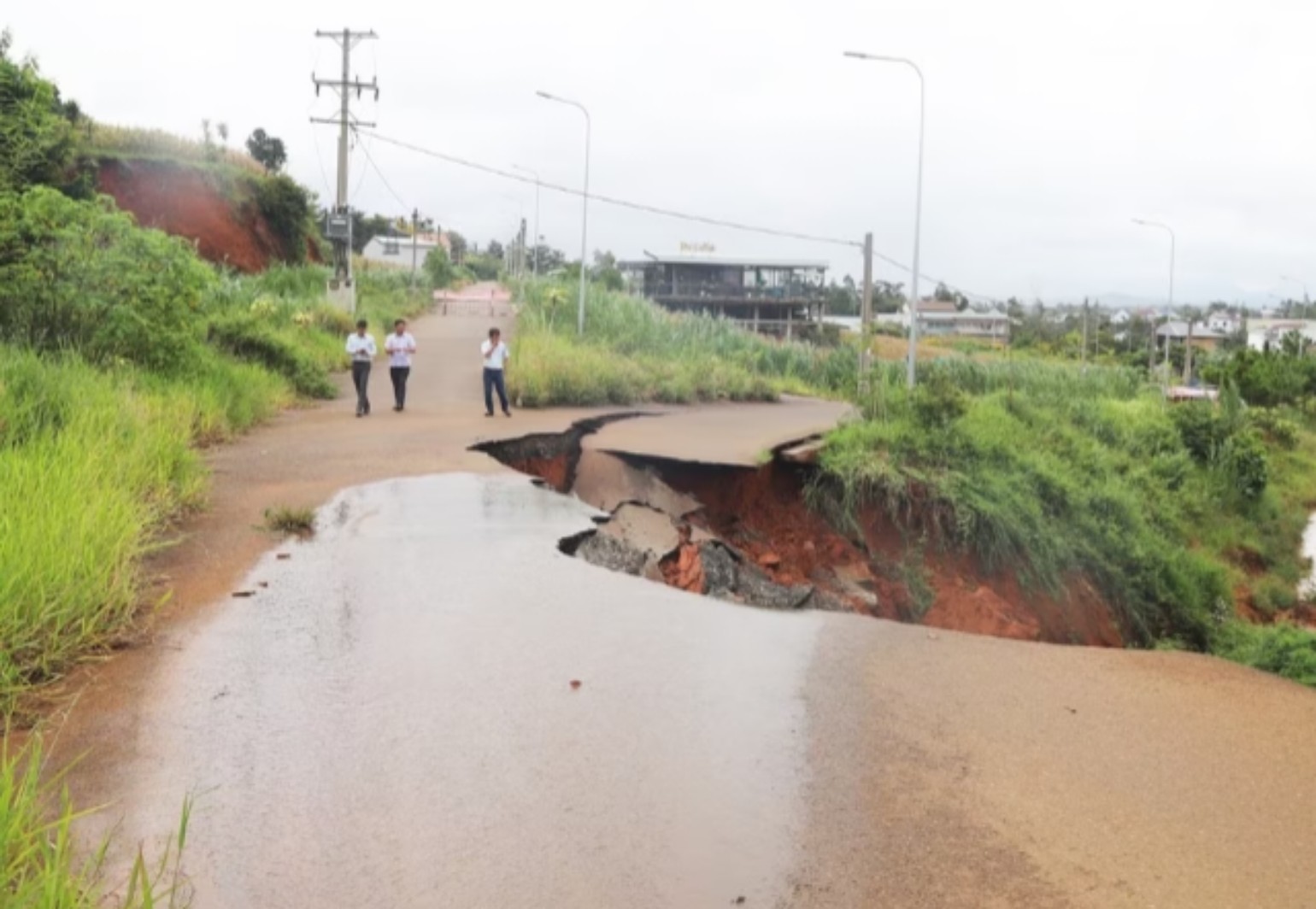Lâm Đồng: Đường giao thông ở thành phố Bảo Lộc tiếp tục có nhiều điểm ...